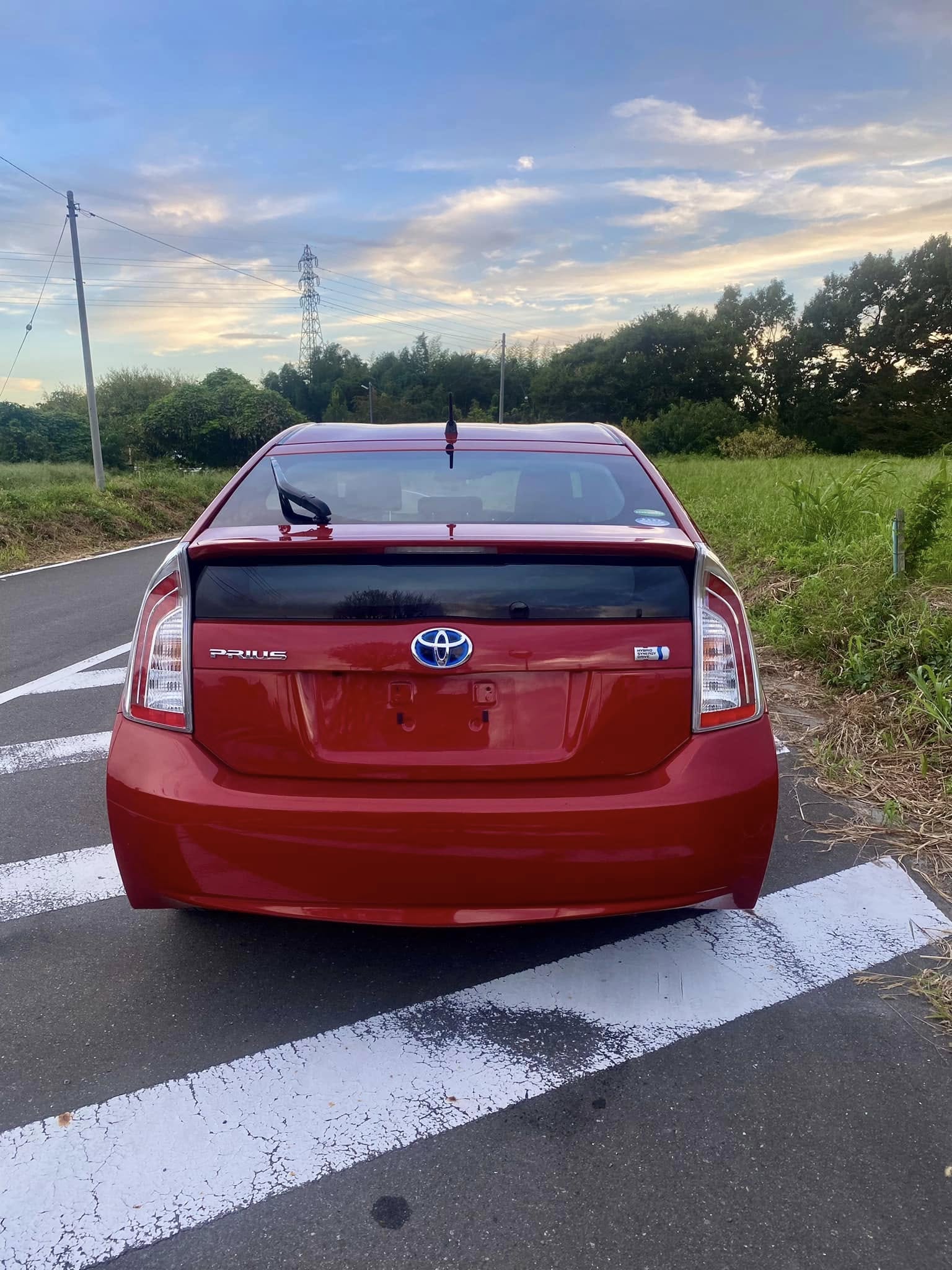 Toyota Prius Hybrid Grade – S – JAPAN AUTO KING LTD