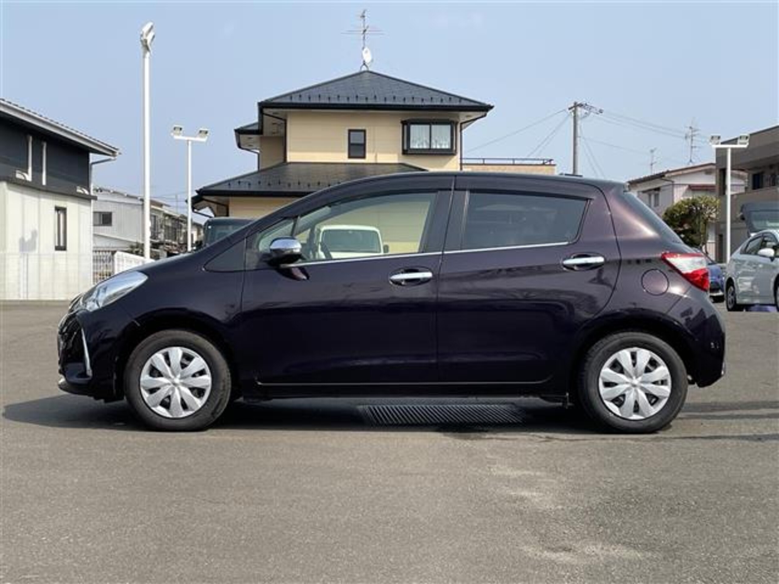 2018 Toyota Vitz 1.0 Jewela 2WD – JAPAN AUTO KING LTD
