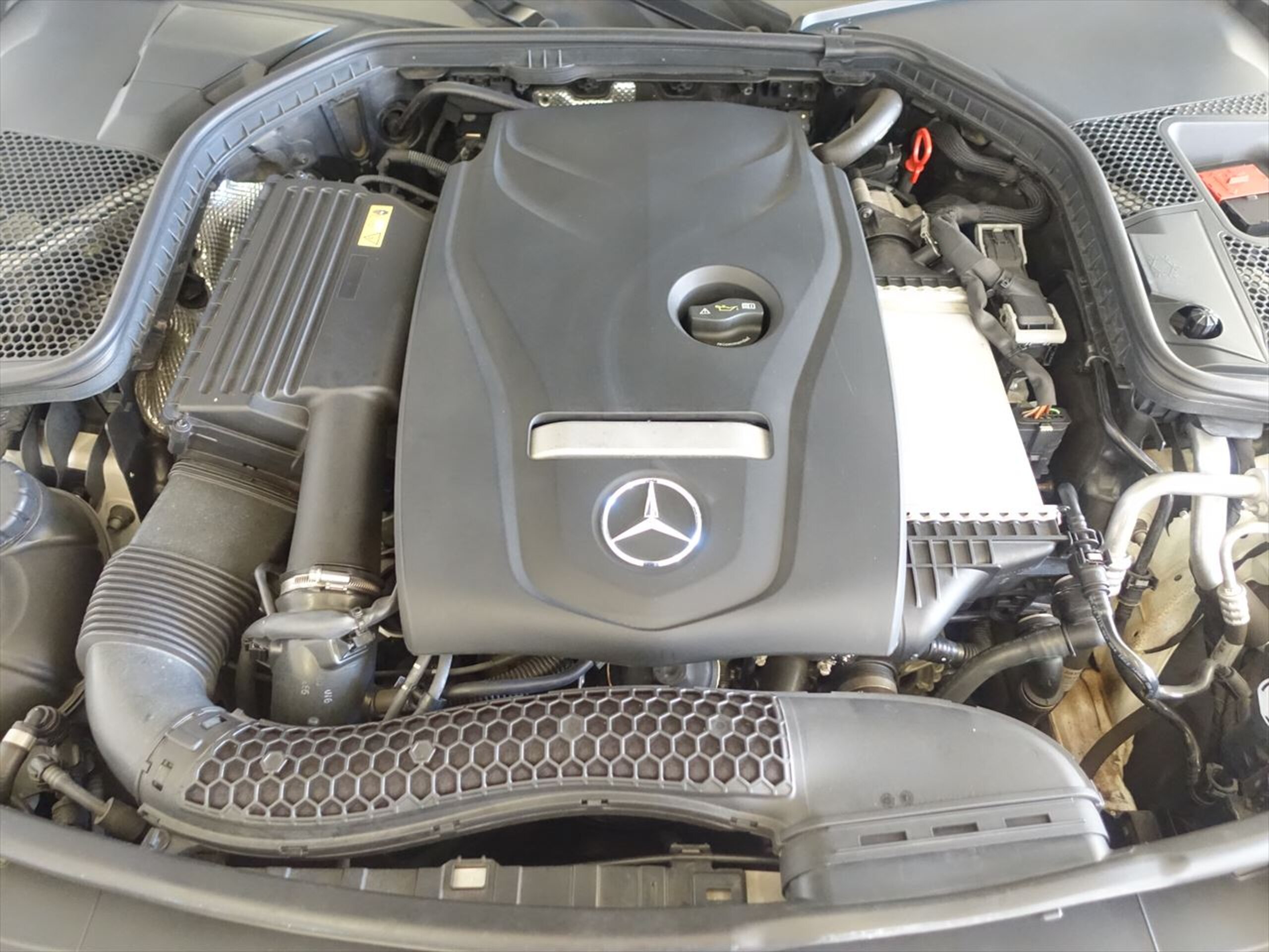 2017 Mercedes-Benz C-Class C180 Avantgarde – JAPAN AUTO KING LTD