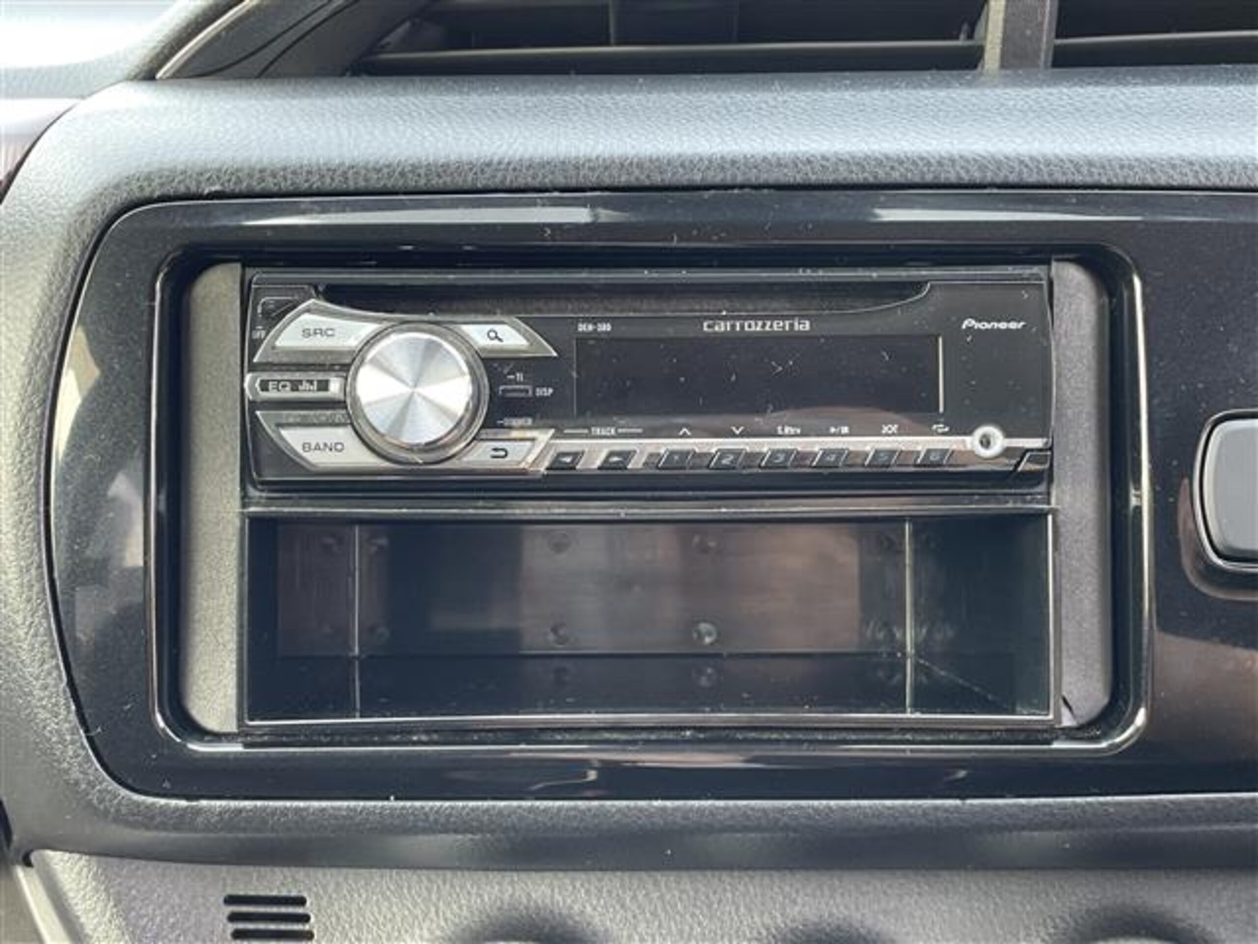 2018 Toyota Vitz 1.0 Jewela 2WD – JAPAN AUTO KING LTD
